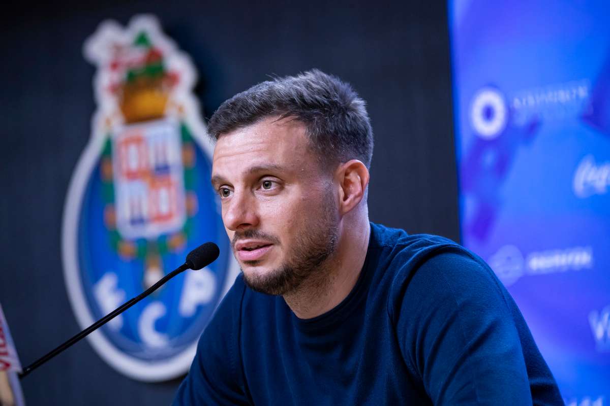 Martín Anselmi: "É preciso dar o murro na mesa, mas temos de saber que ...