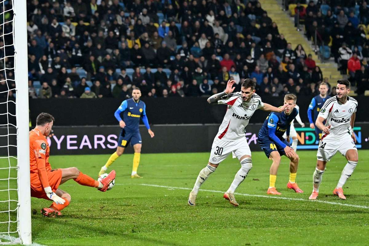 Legia przegrała z NK Celje w Lidze Konferencji | Flashscore.pl
