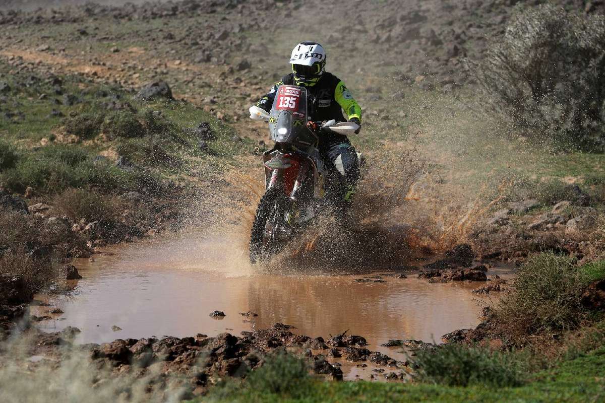 Spanish rider Carles Falcon dies after Dakar Rally crash in Saudi ...