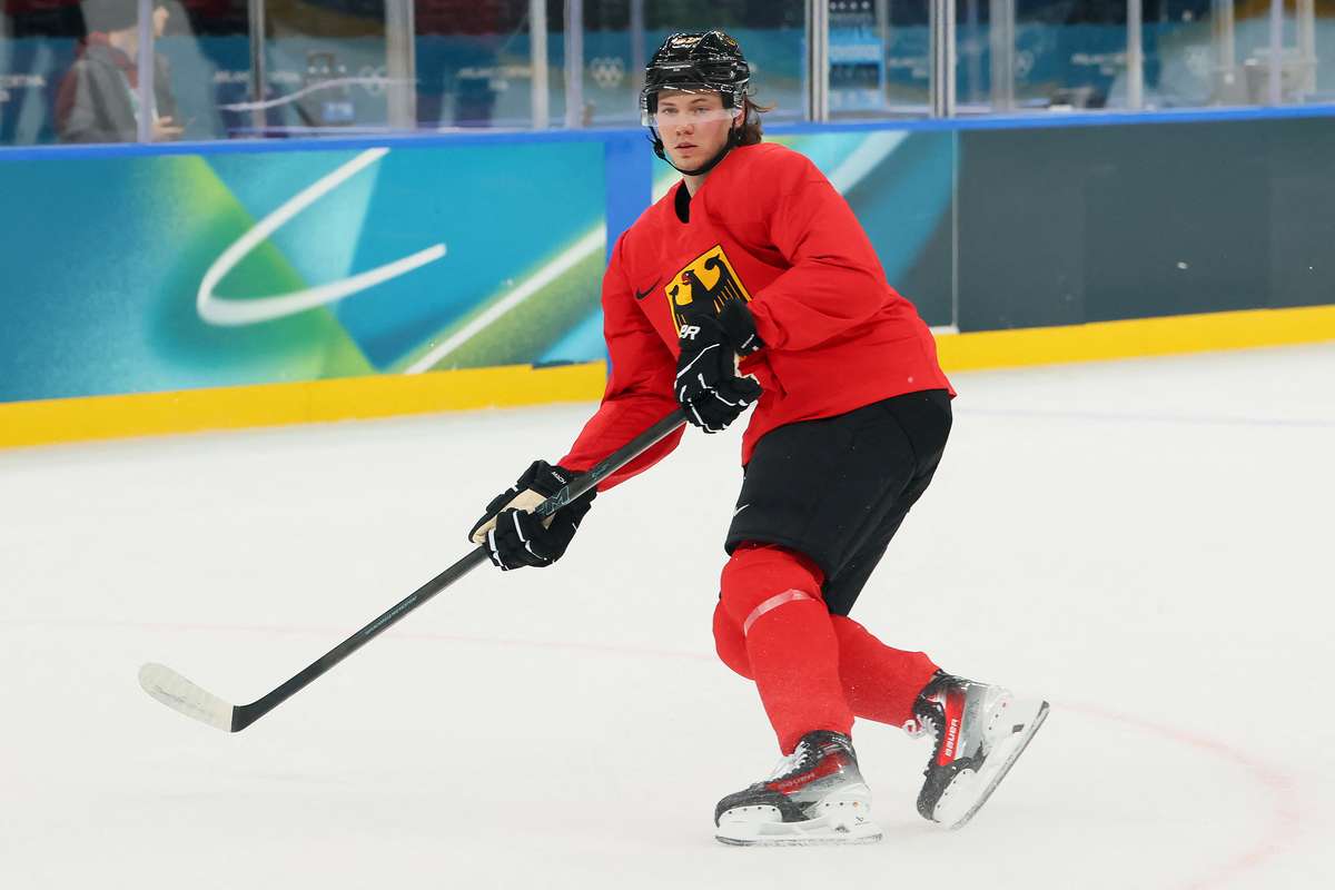 Unerwartetes Wiedersehen: NHL-Star Seider trifft Schulfreund im ...
