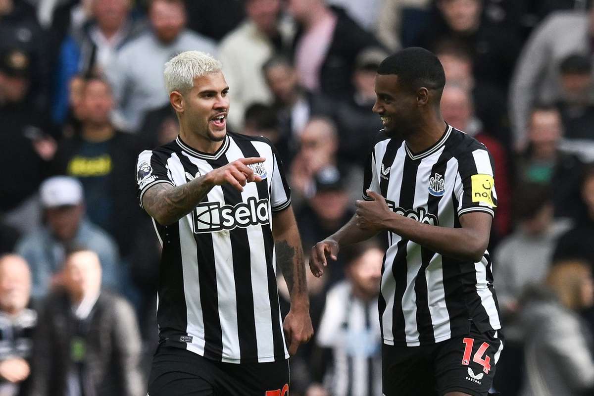 Newcastle manager Howe desperate to keep Isak and Guimaraes | Flashscore.nl