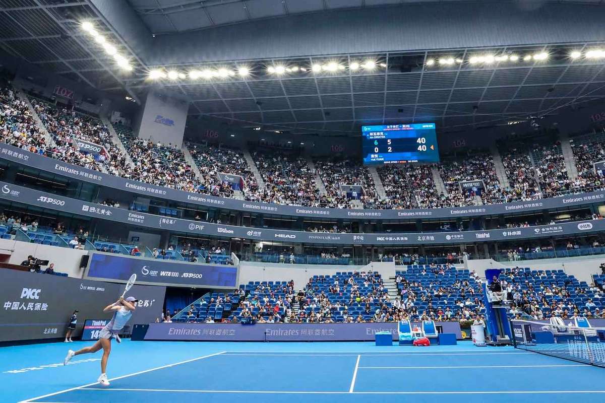 Tenis Flash: Świątek wygrywa w Pekinie, triumfy Alcaraza i Sinnera ...