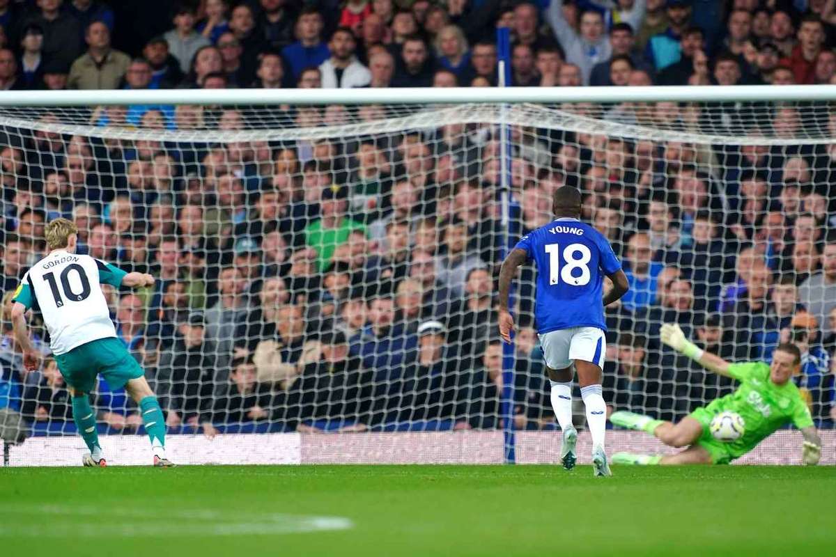 Everton and Newcastle share points after Pickford denies Gordon from ...