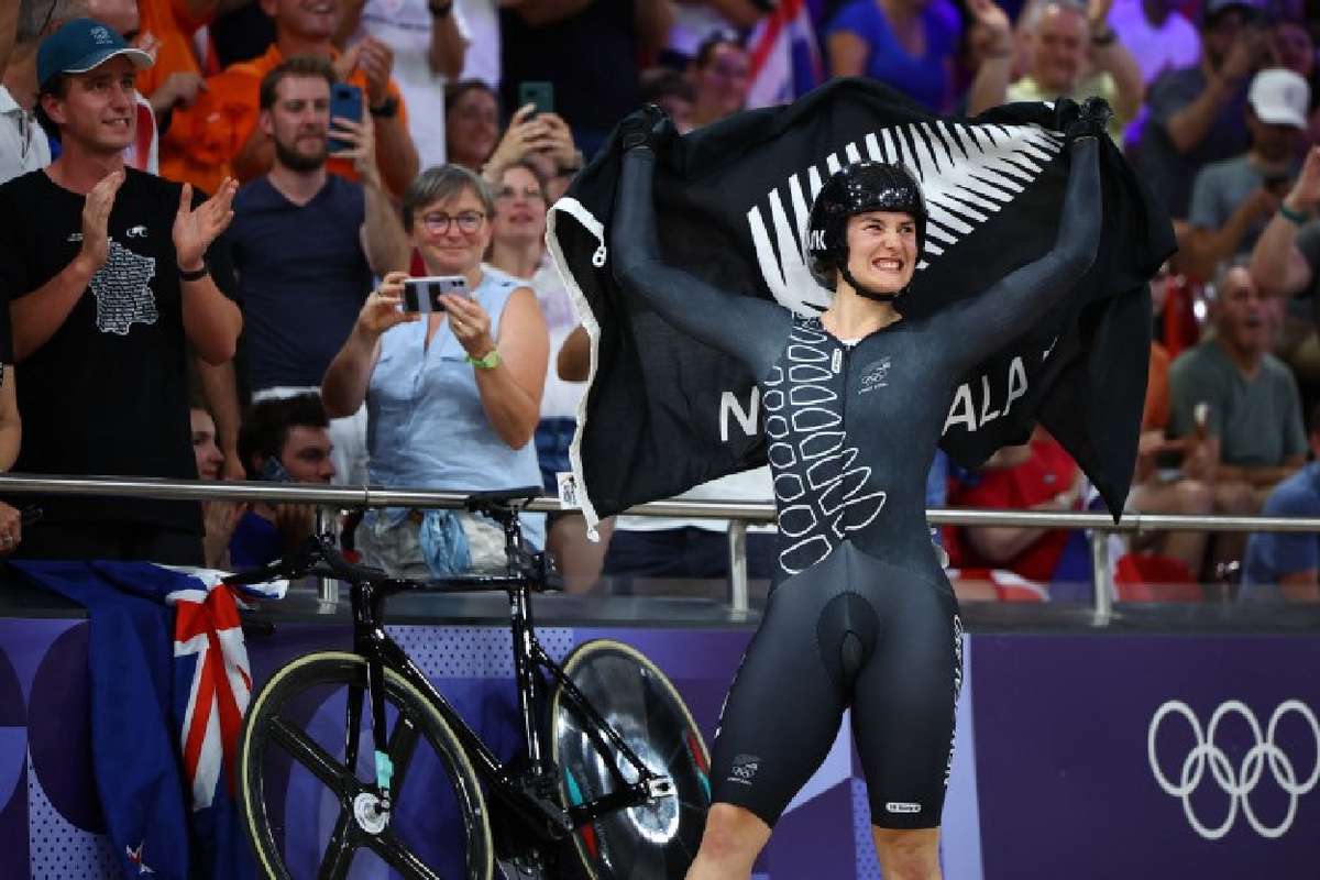 2024 Olympics: New Zealand's Andrews powers to women's keirin gold ...