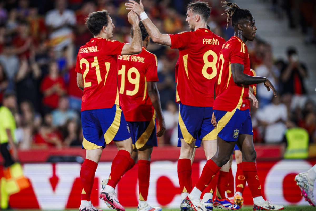 Euro 2024: la Spagnacon l'obsoleto tiki-taka, il gioco verticale delle ...