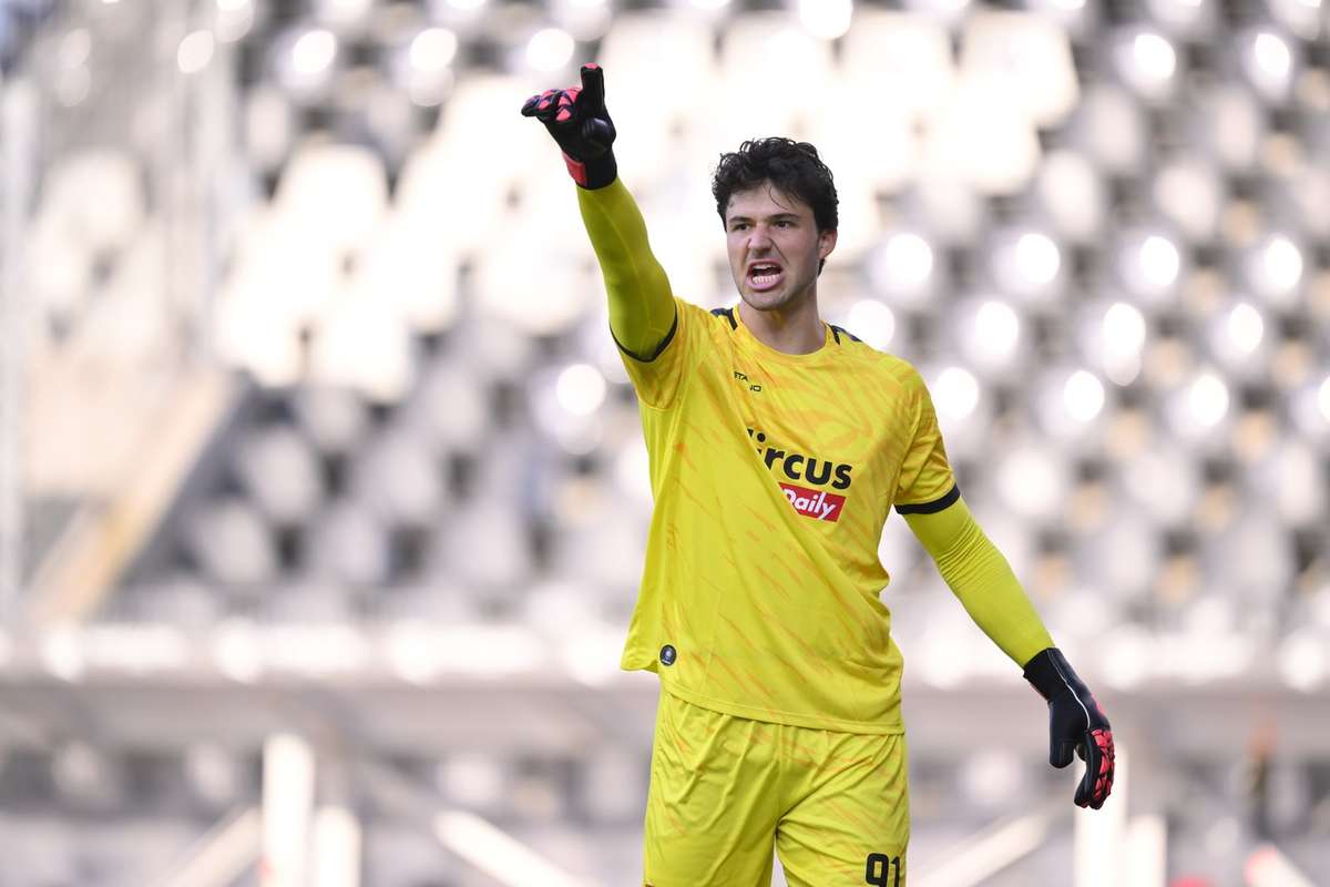 Man United Sign Senne Lammens From Belgian Side Royal Antwerp as New ...