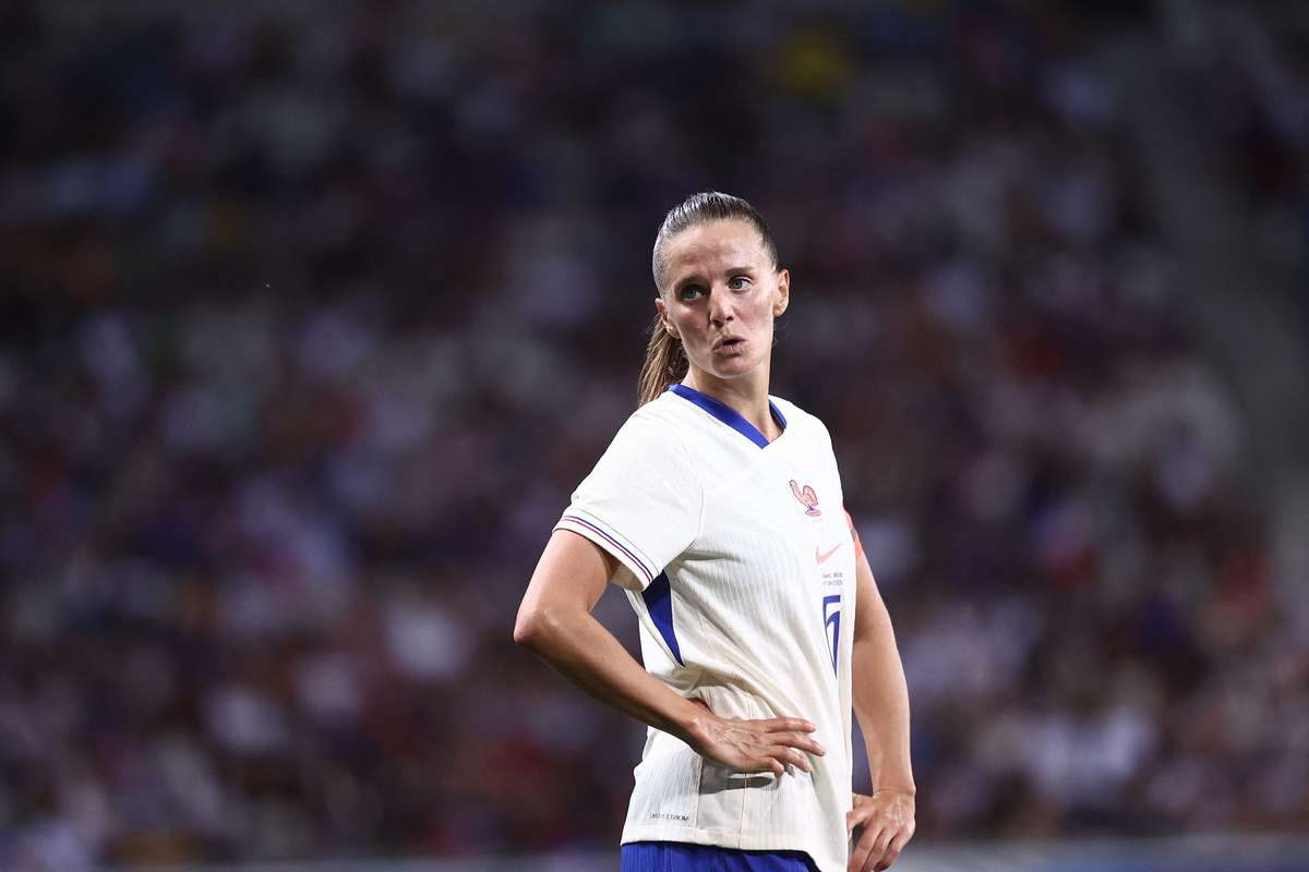 Bleues : la milieu française Sandie Toletti prend sa retraite ...