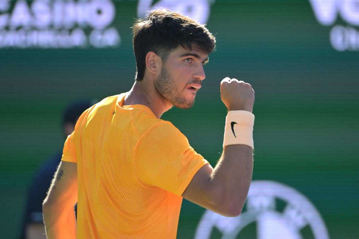 Carlos Alcaraz makes it 15 wins in a row as Spaniard joins several ...