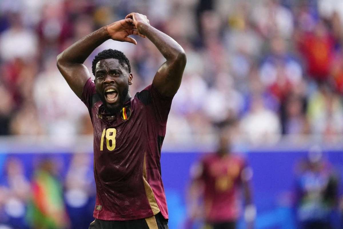 Oficial: Orel Mangala assina pelo Lyon até 2028 | Flashscore.pt