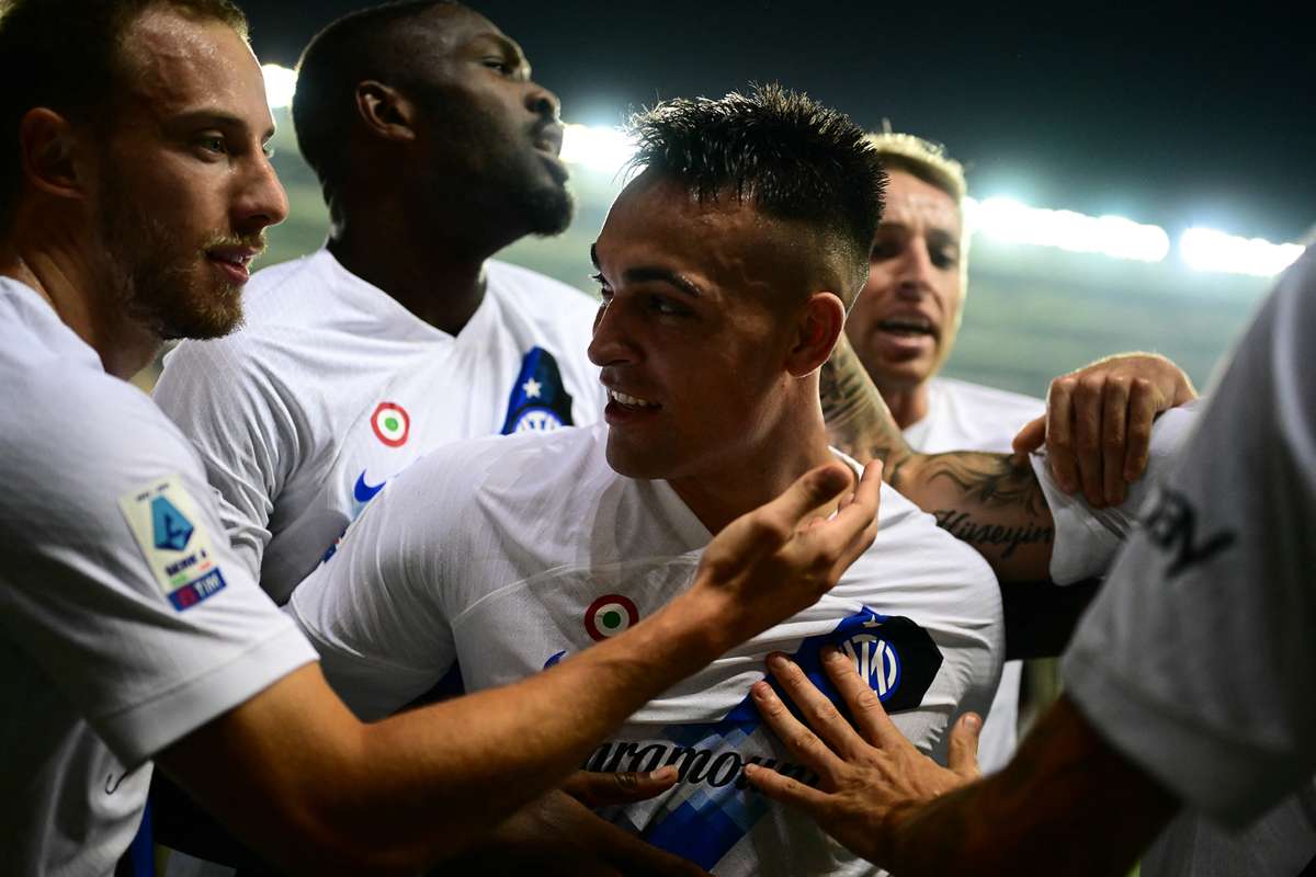 Red-hot Martinez sends Inter top as Kvaratskhelia revives Napoli ...