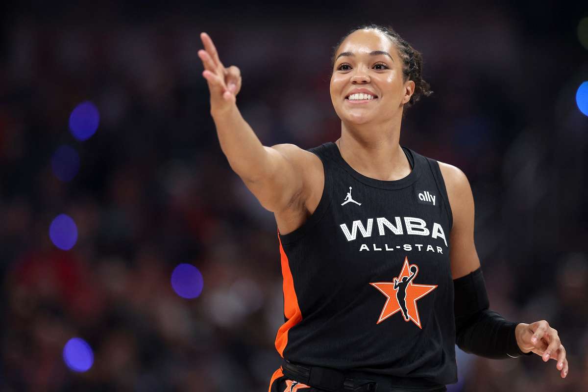 WNBA : Collier brille et bat l'équipe Clark 151-131 au match All-Star ...