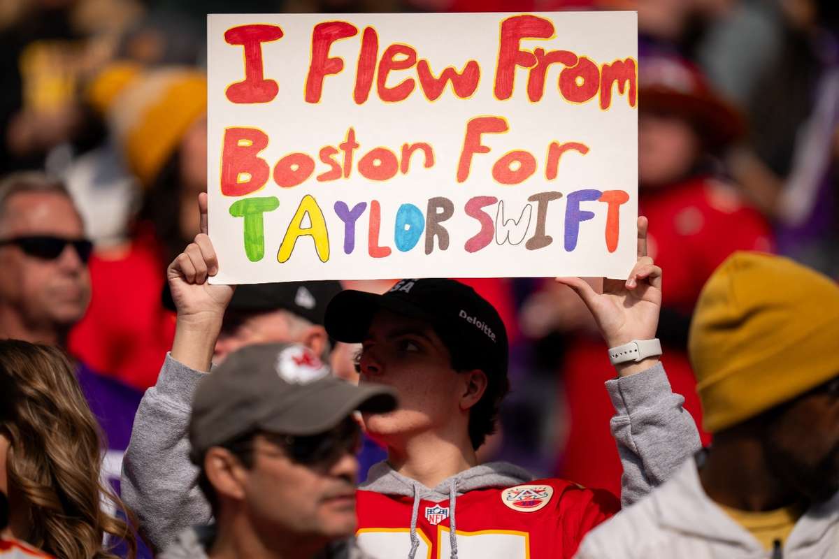 Football fans in Las Vegas embrace 'Taylor Swift effect' ahead of Super ...