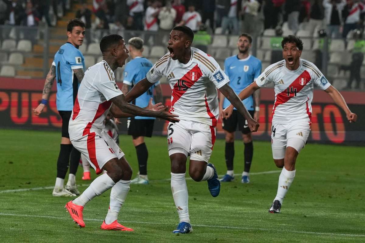 Peru score late winner to claim shock win against Uruguay in World Cup ...