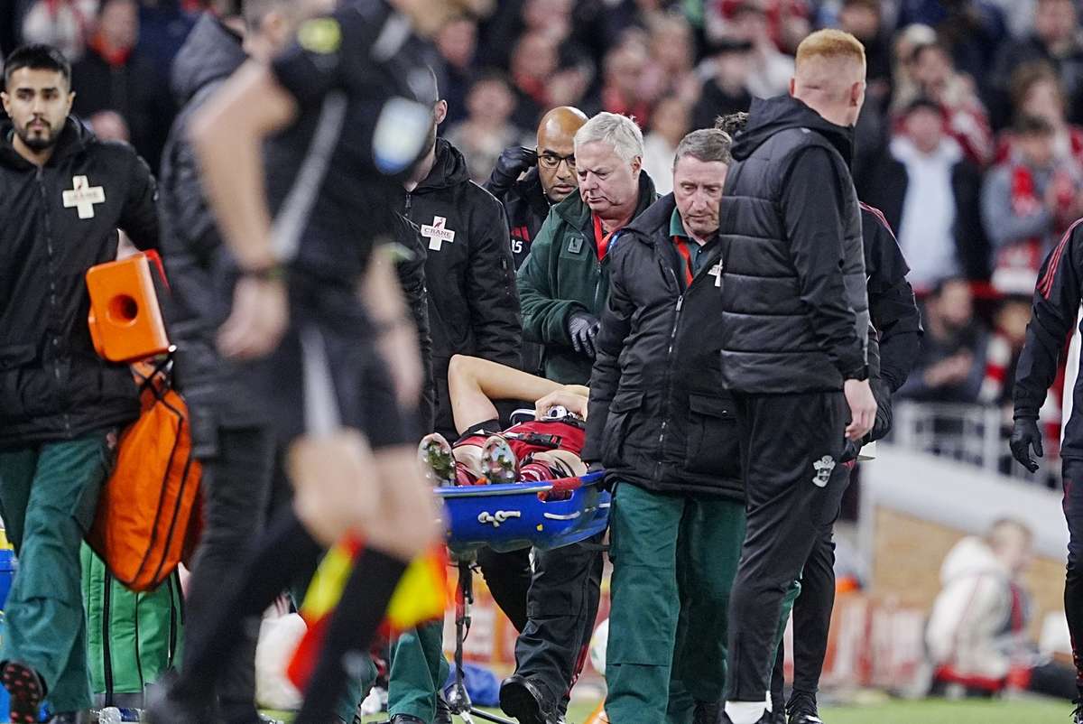 Liverpool defender Leoni tears his ACL on debut in devastating injury ...