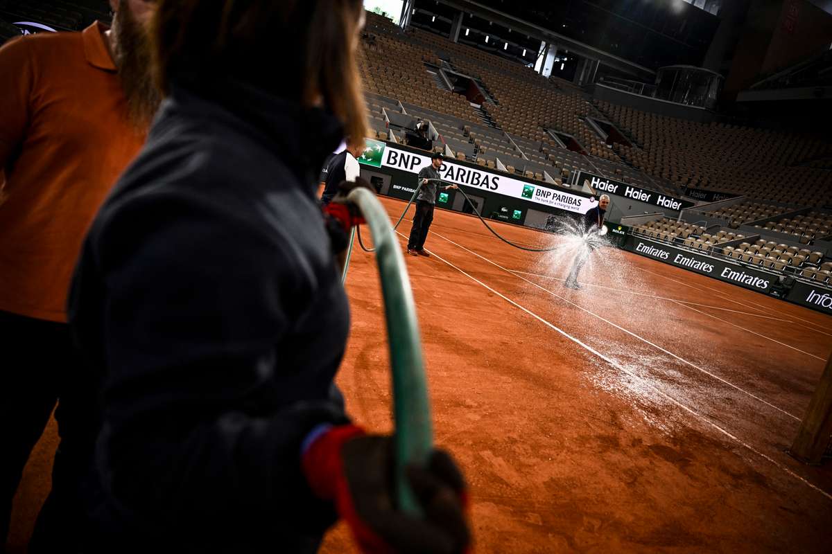 Tennis : à Roland-Garros, le délicat labeur des "artisans" de la terre ...