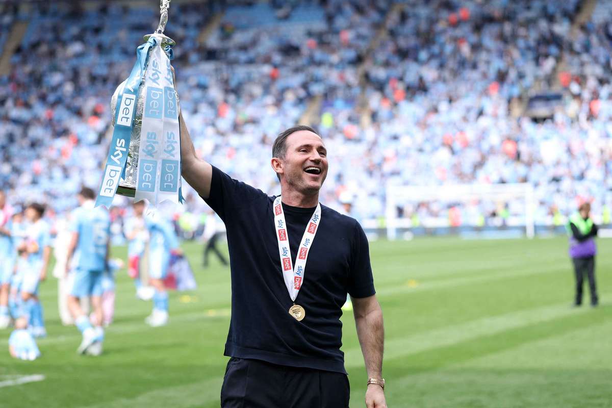 Lampard wins England's Manager of the Year award after guiding Coventry ...