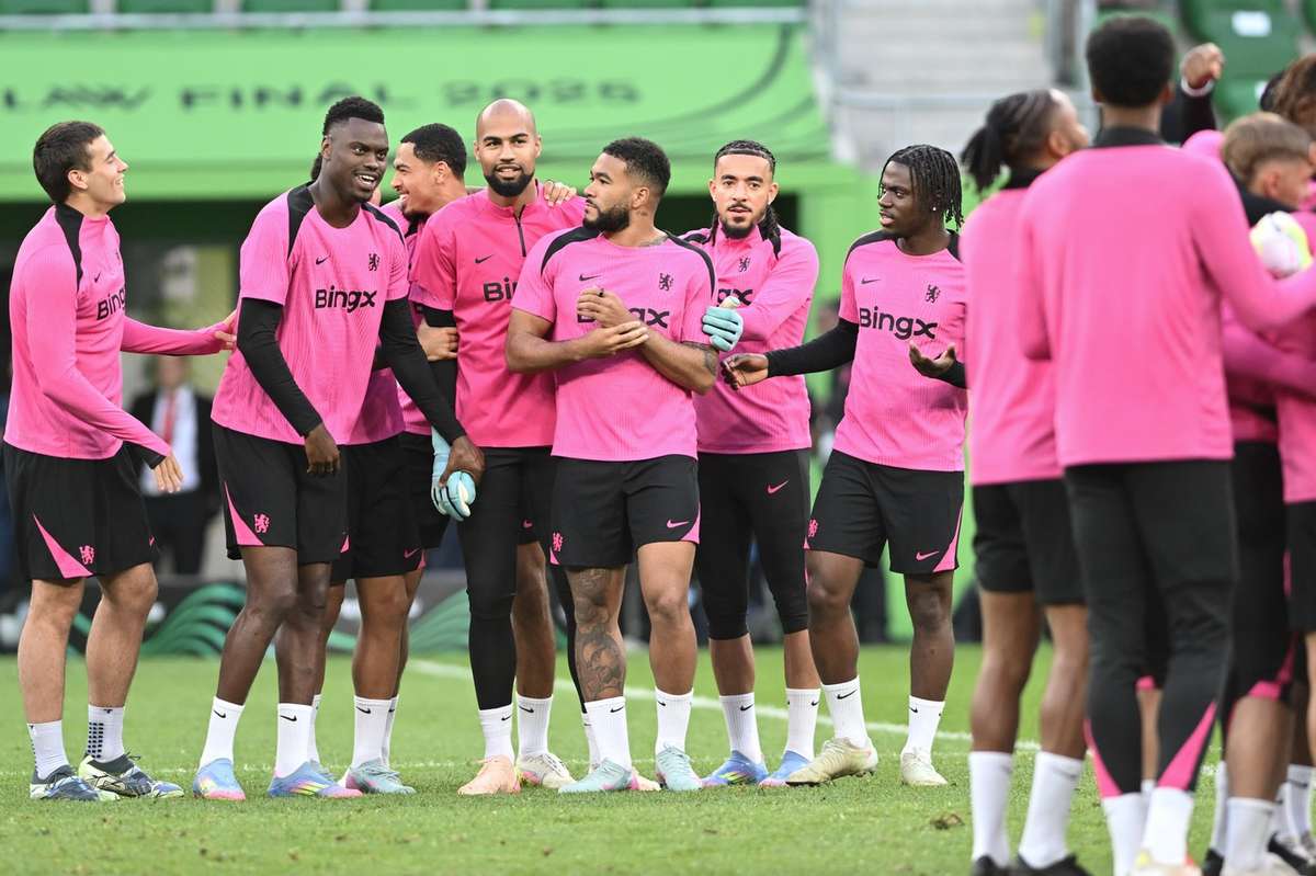 Chelsea brutally release four players including goalkeeper Lucas ...