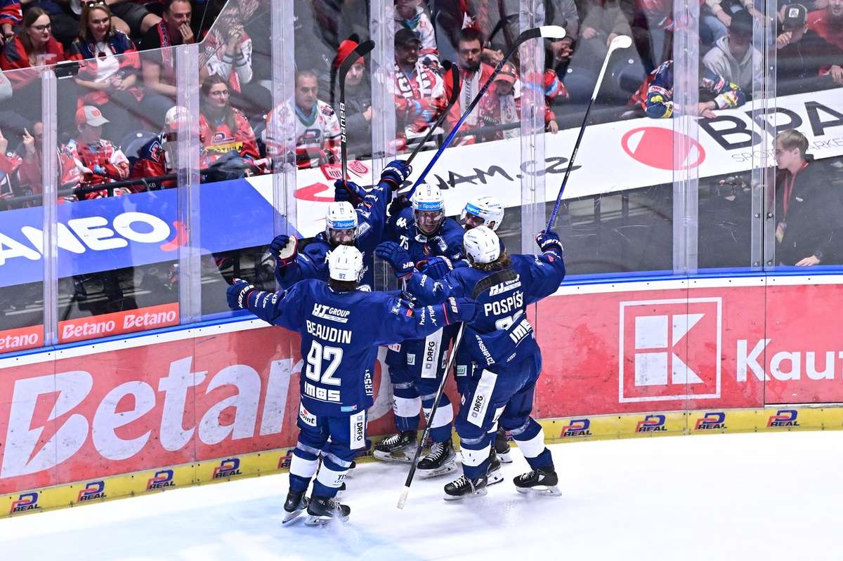 Kvarteto Slovákov oslavuje, trio smúti. Favorizované Pardubice sa musia ...