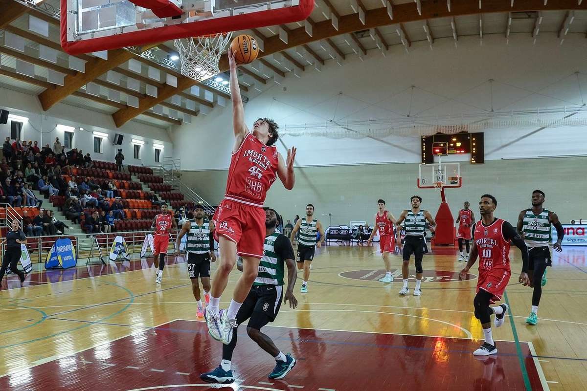Basquetebol: Sporting tropeça em Albufeira (98-104), FC Porto vence ...