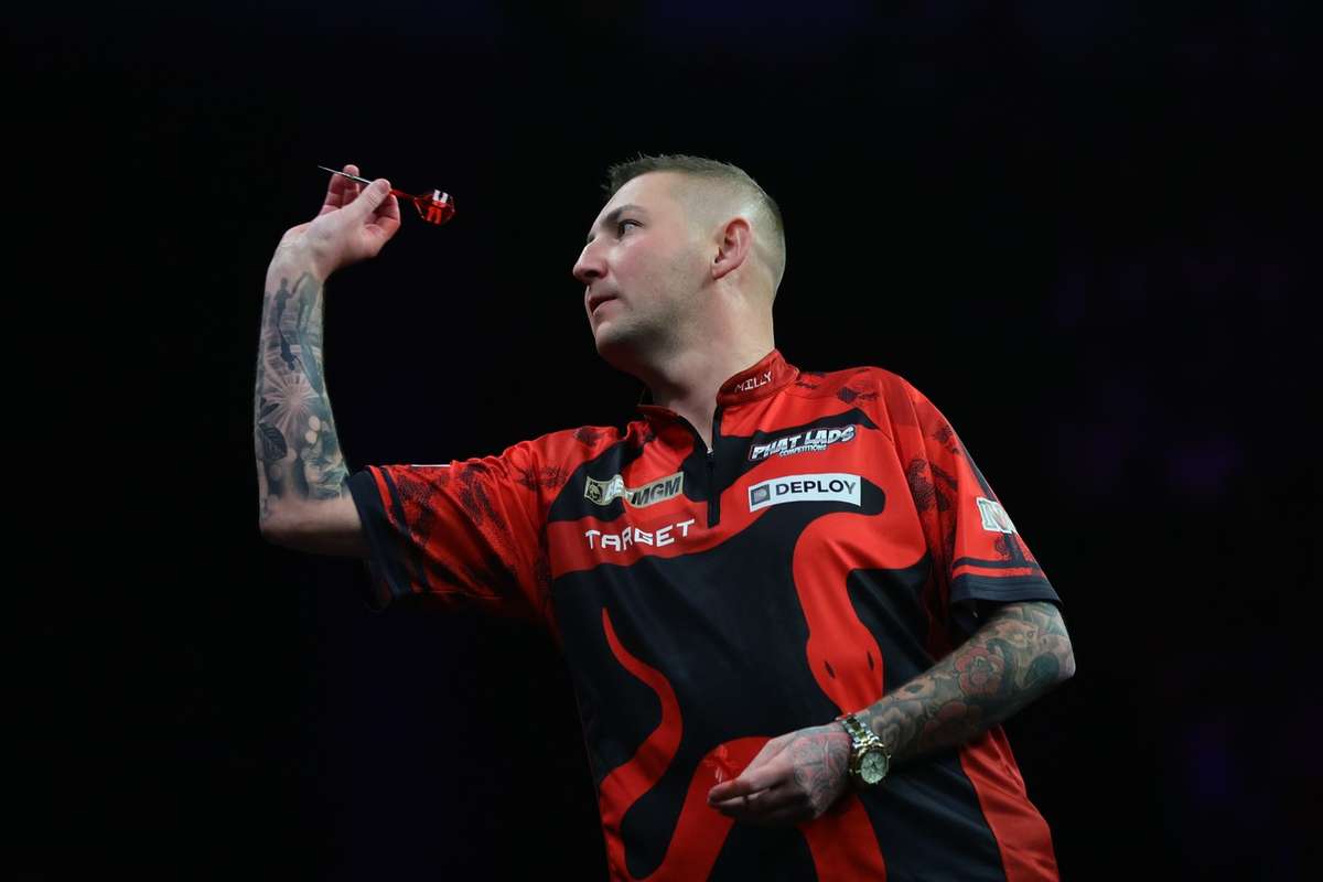 Nathan Aspinall stuns Luke Humphries to win Premier League Darts night 10 | Flashscore.com