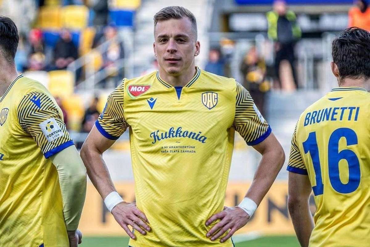 Oficial: Alex Pinto reforça o lado direito da defesa do Arouca ...