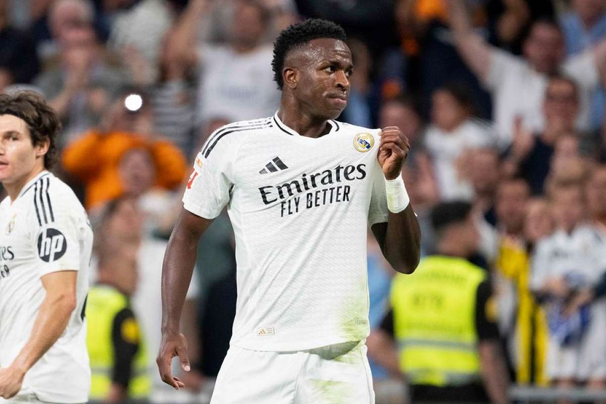 Real Madrid coach Ancelotti praises captain Vini Jr after stadium ...