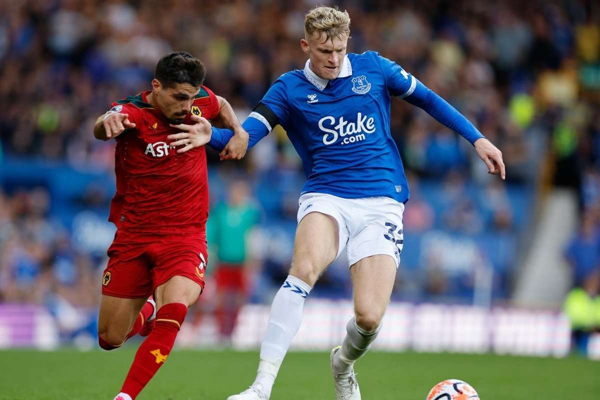 Everton defender Branthwaite opens door to Man Utd - but with (big ...