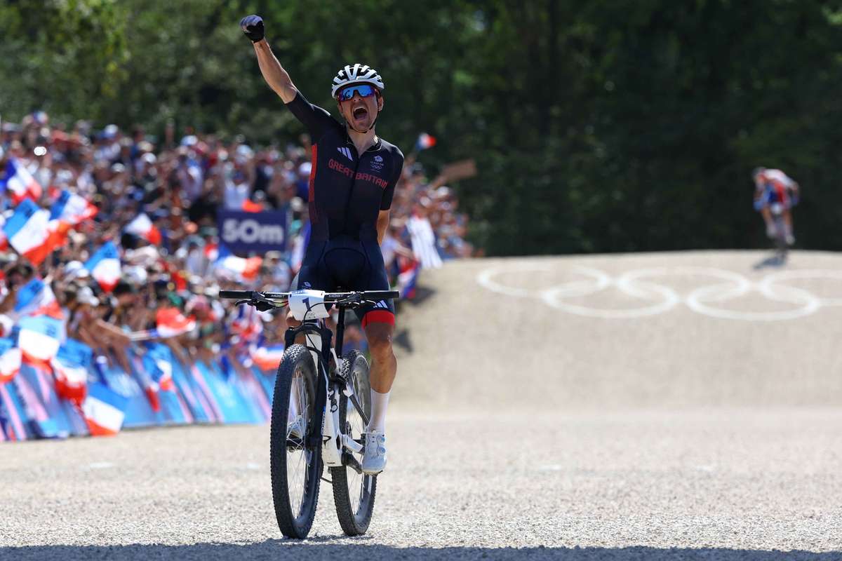 Tom Pidcock wins thriller to retain Olympic mountain bike title ...