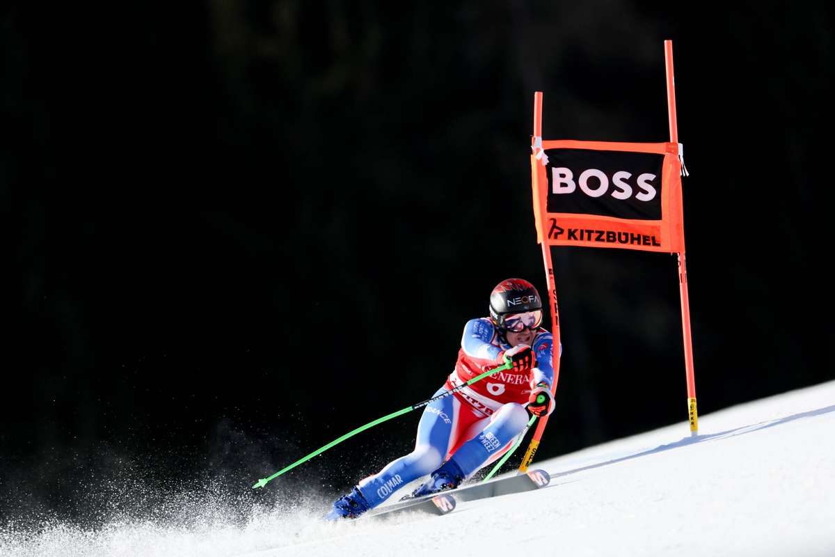 Marco Odermatt wygrał supergigant w Kitzbuehel, wypadek Alexisa ...