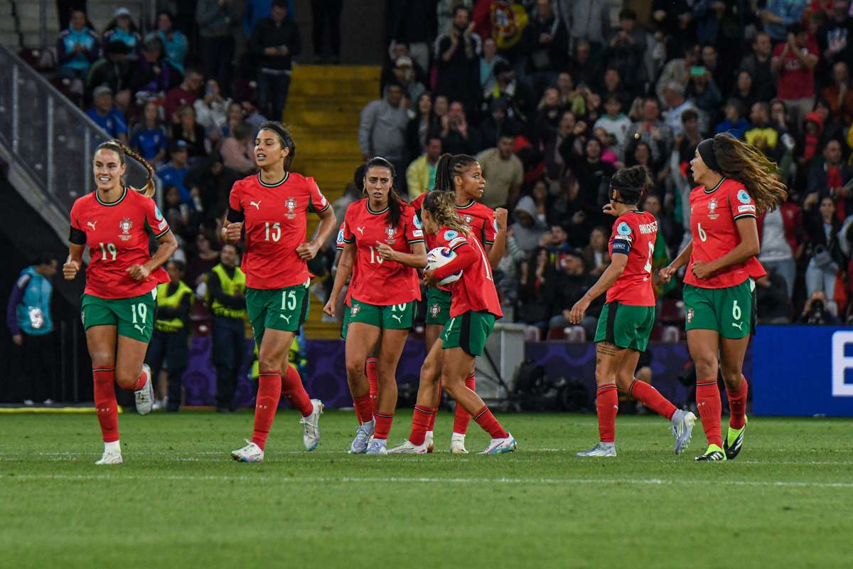 Feminino: "Sobrecarga" do relvado de Paços de Ferreira altera Portugal ...