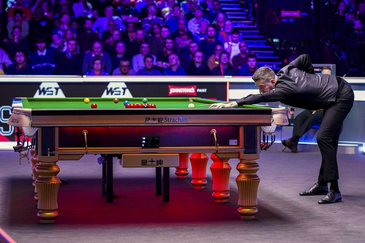 Mark Selby steamrolls Ali Carter to reach Masters quarter-finals ...