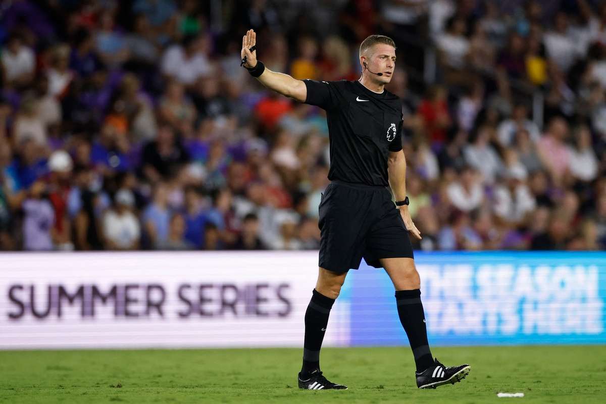 Premier League to clamp down on players harassing referees and bad ...