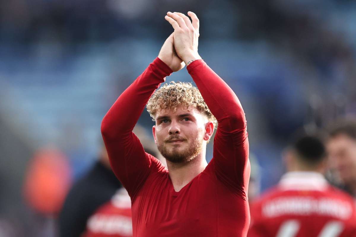 Cole on Elliott: I’d like to see him leave Liverpool to play regular ...