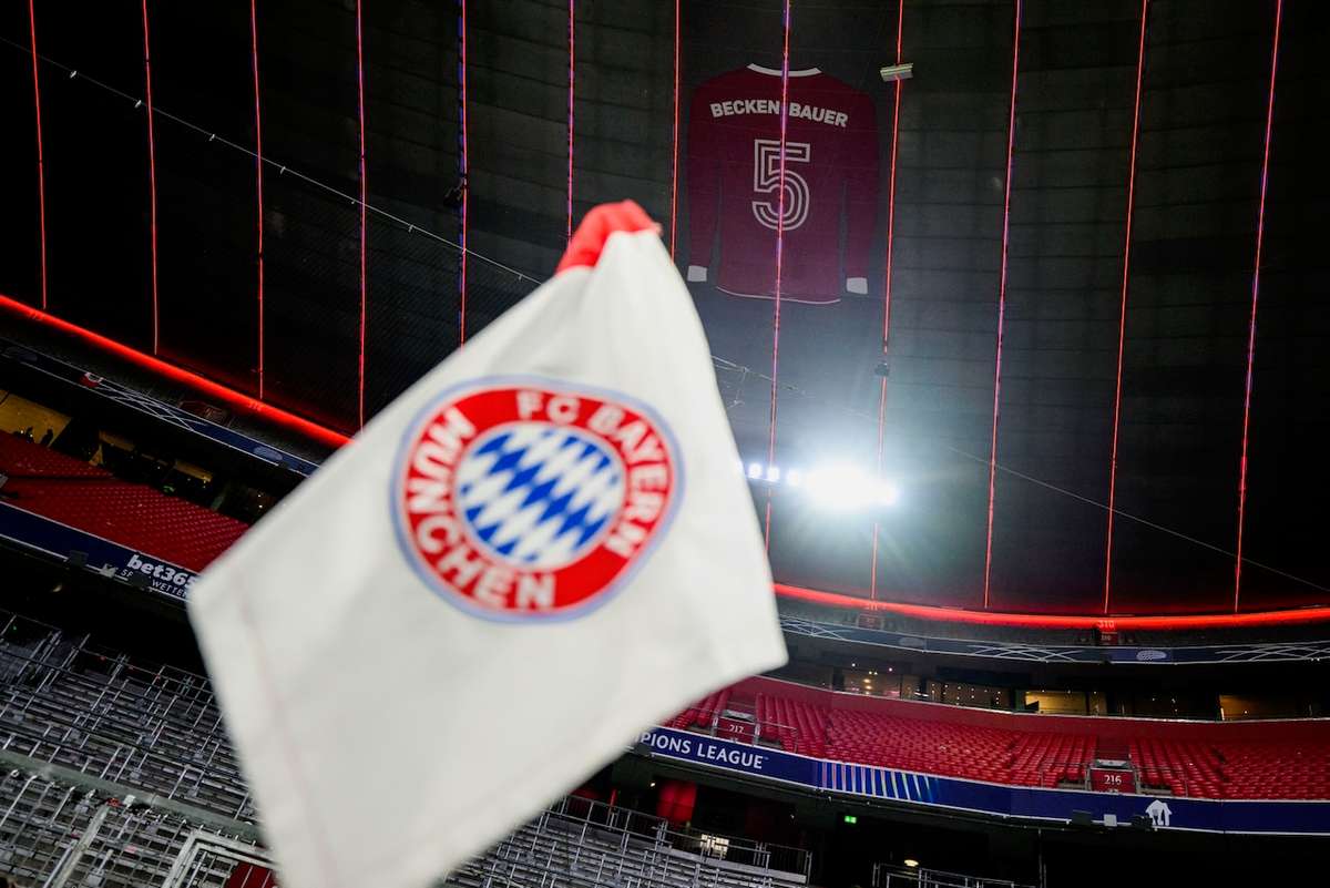 Neue Trikots: Bayern mit "Special Flock" für Müller - BVB-Motto "Paint ...