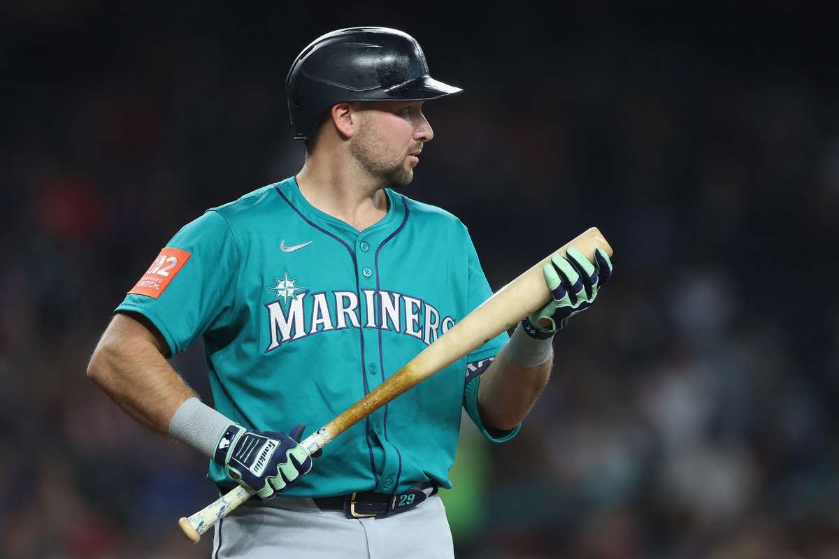 Cal Raleigh becomes first MLB player to reach 100 RBI for 2025 season | Flashscore.com