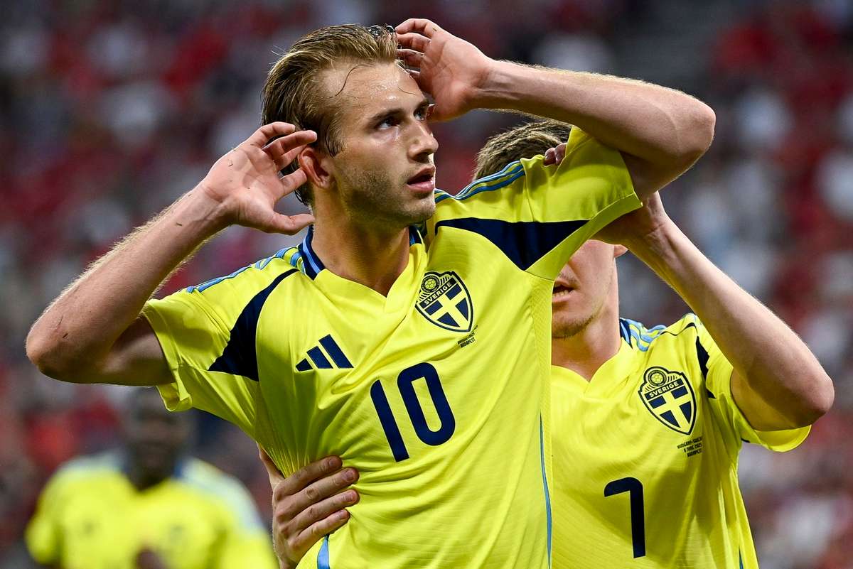 Celtic sign Swedish international striker from FC Nordsjaelland ...