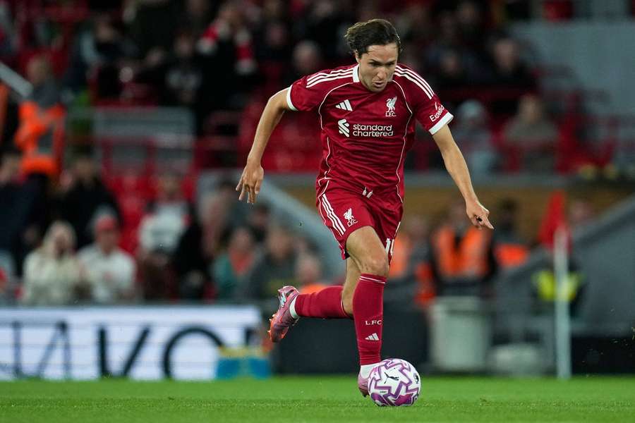 Slot makes surprise decision for little-used Liverpool attacker Chiesa ...