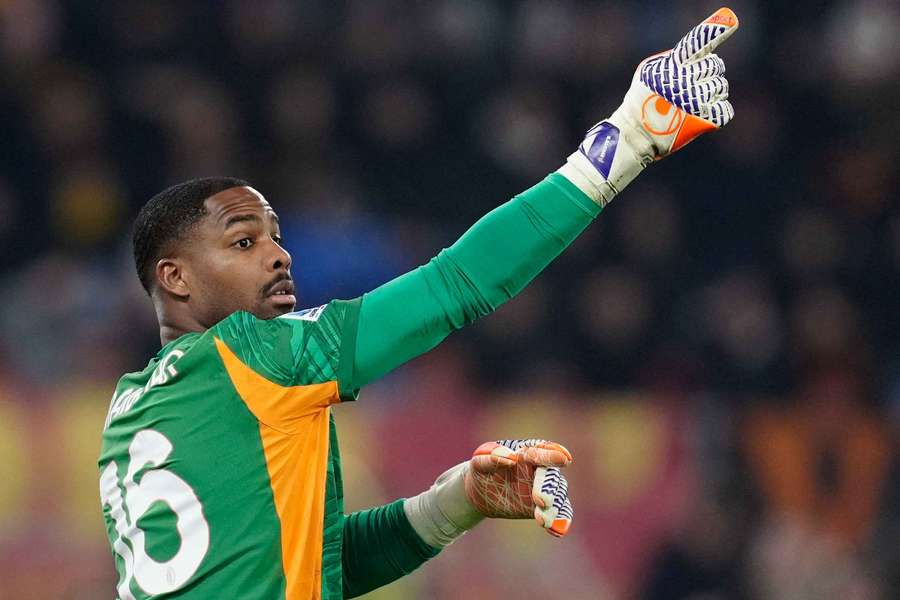 AC Milan coach Allegri delighted with Maignan's new contract ...