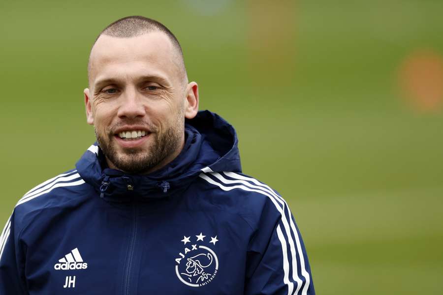 Trainer John Heitinga heeft vooral in eerste helft van zijn Ajax ...