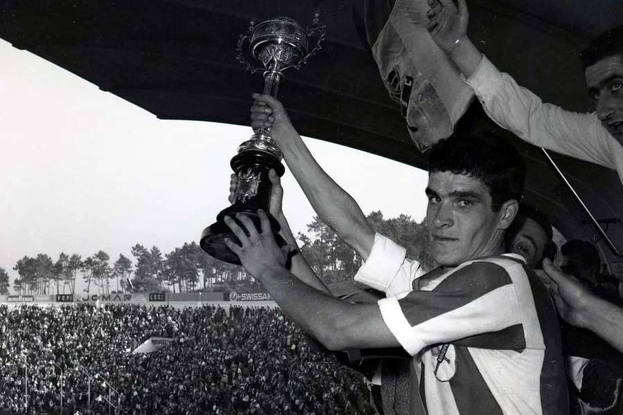 Antigo futebolista de Benfica e Leixões Raul Machado morre aos 86 anos ...
