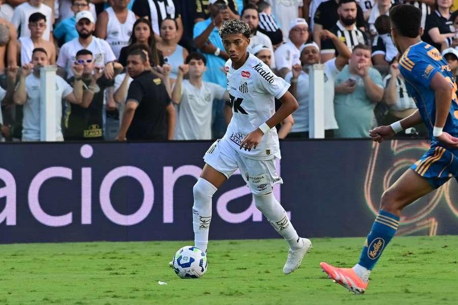 Santos whizkid Robinho Jr visits Inter Milan training HQ ...