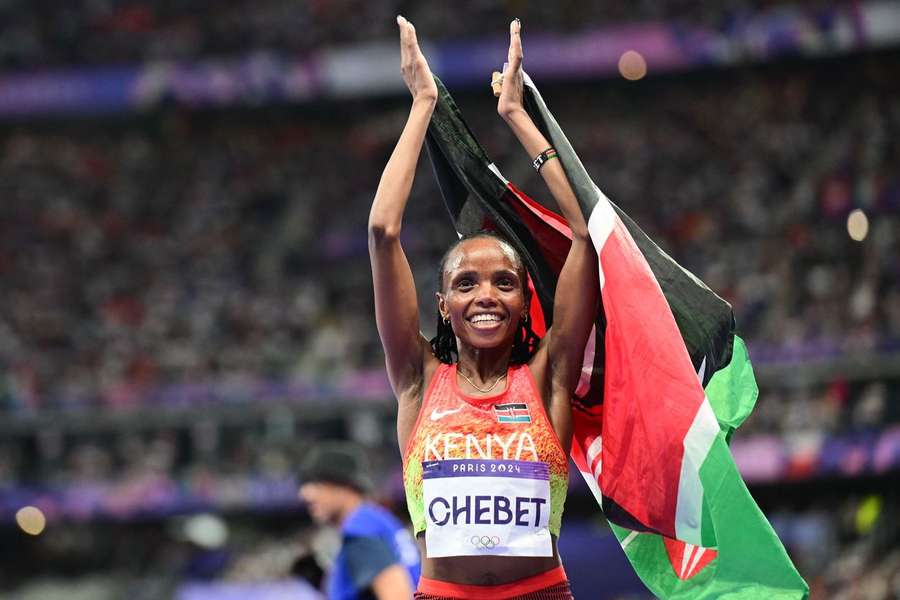 Beatrice Chebet bate recorde mundial dos cinco quilómetros em estrada ...