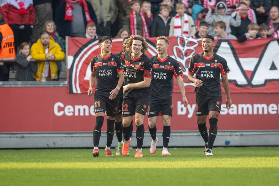 FC Midtjylland take advantage of FC Copenhagens slip-up to increase ...