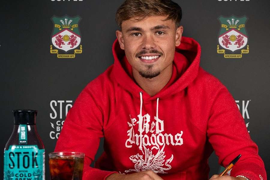 DONE DEAL: Wrexham boss Parkinson welcomes Doyle swoop - TribalFootball.com