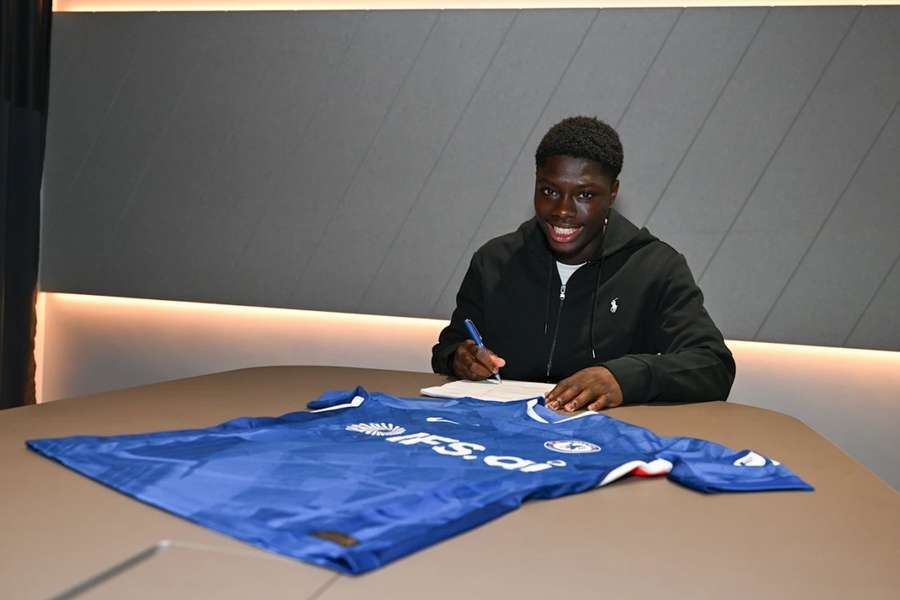 Diakite pens pro deal with Chelsea - TribalFootball.com