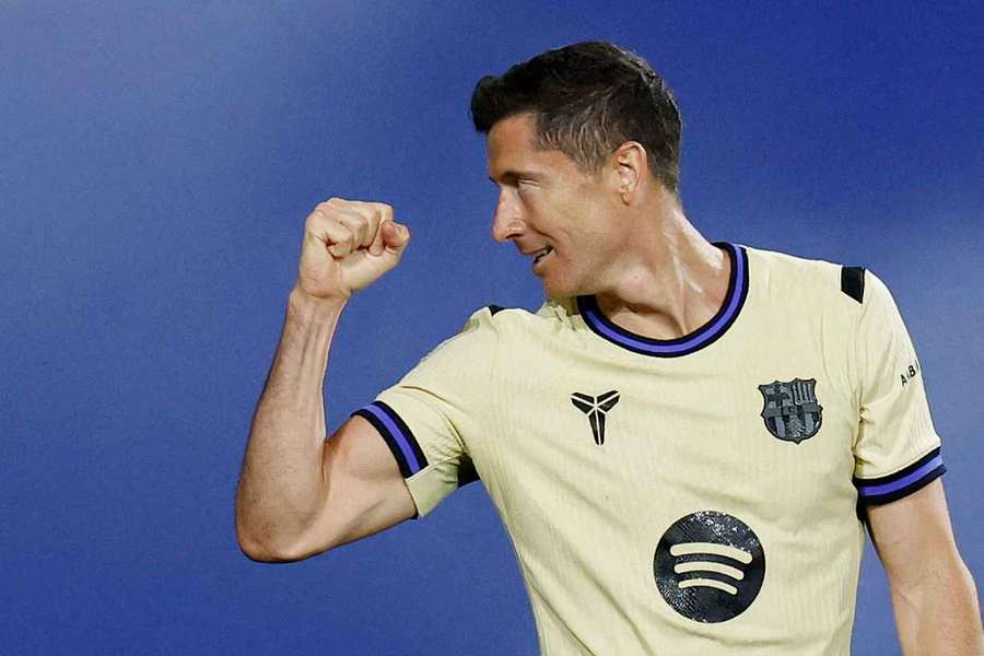 Andre Villas-Boas issues 14-word response to Porto's Robert Lewandowski ...