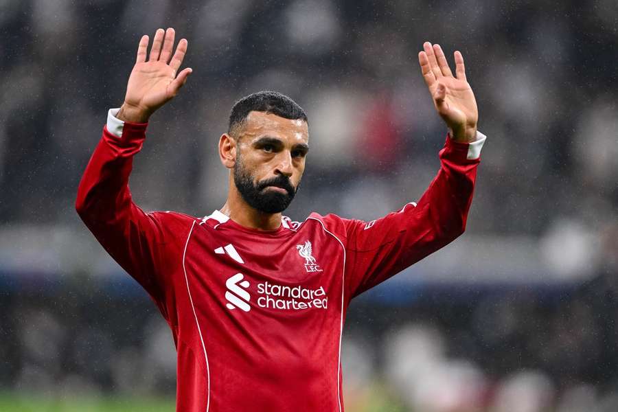 Liverpool fans panic as Salah makes shocking social media change after ...