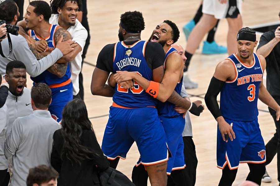 NBA ovládli po 53 letech New York Knicks, porazili San Antonio ...