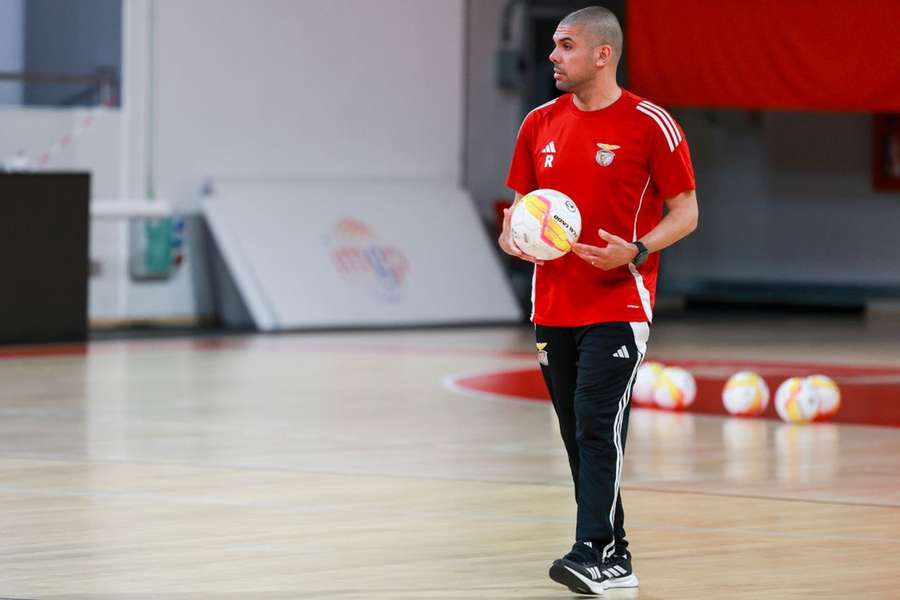 Futsal: Paulinho Roxo deixa comando técnico da equipa feminina do ...