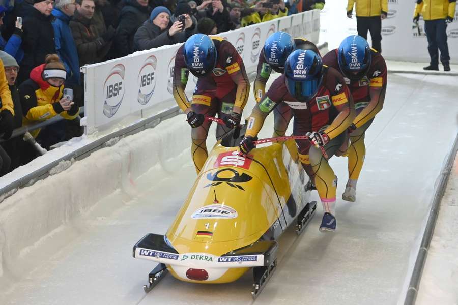 Viererbob: Friedrich hauchdünn vor Lochner - "Seit zehn Jahren Duelle ...